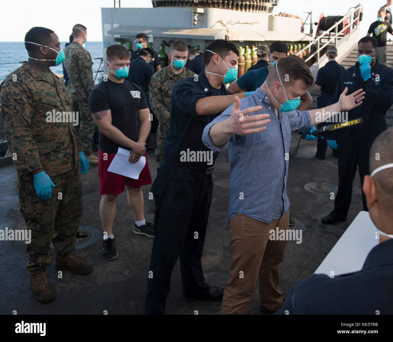 ATLANTIC OCEAN (Nov. 22, 2017) Quartermaster 2nd Class Adam Padilla ...