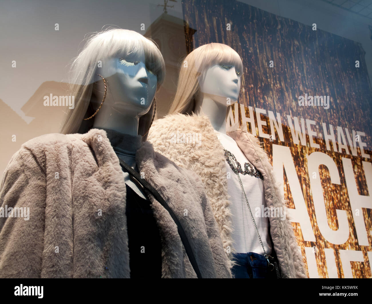 Manikins window display in retail clothing store Stock Photo - Alamy