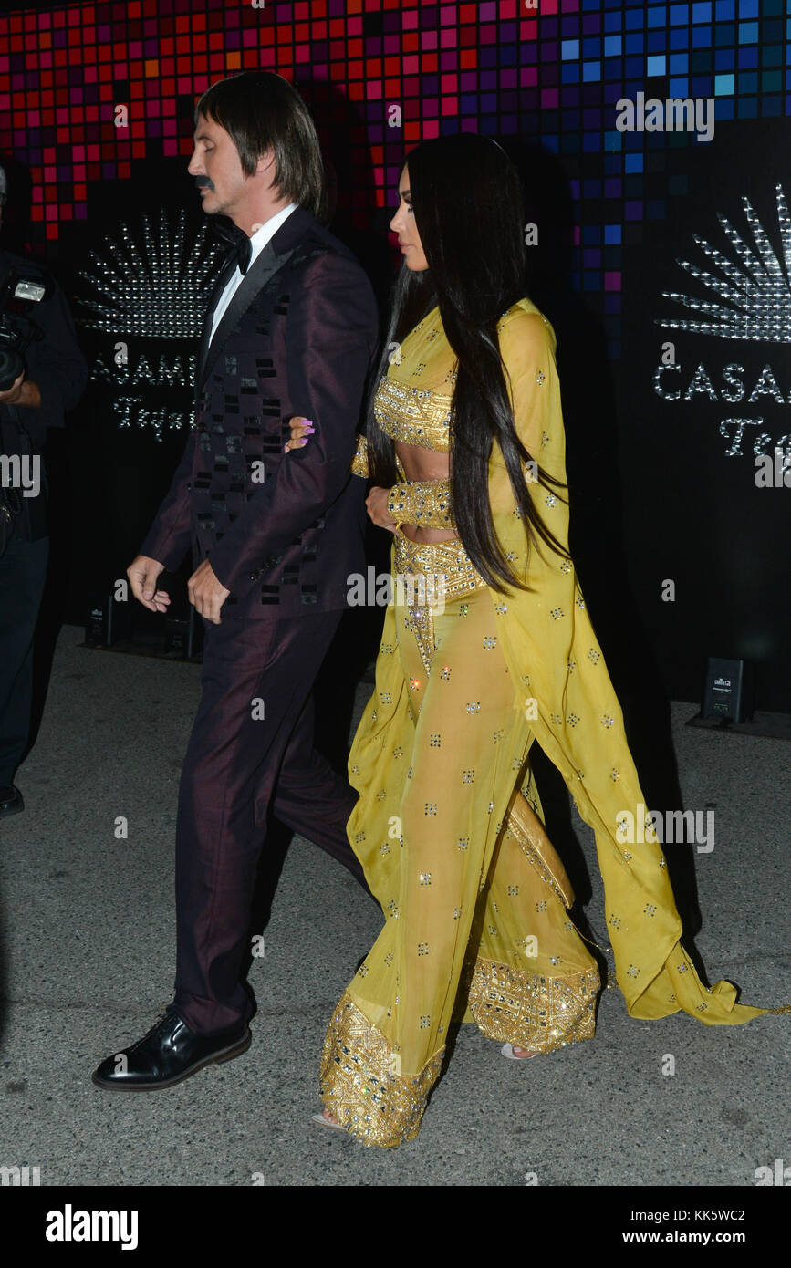 Kim Kardashian And Best Friend Jonathan Cheban Arriving At The ...