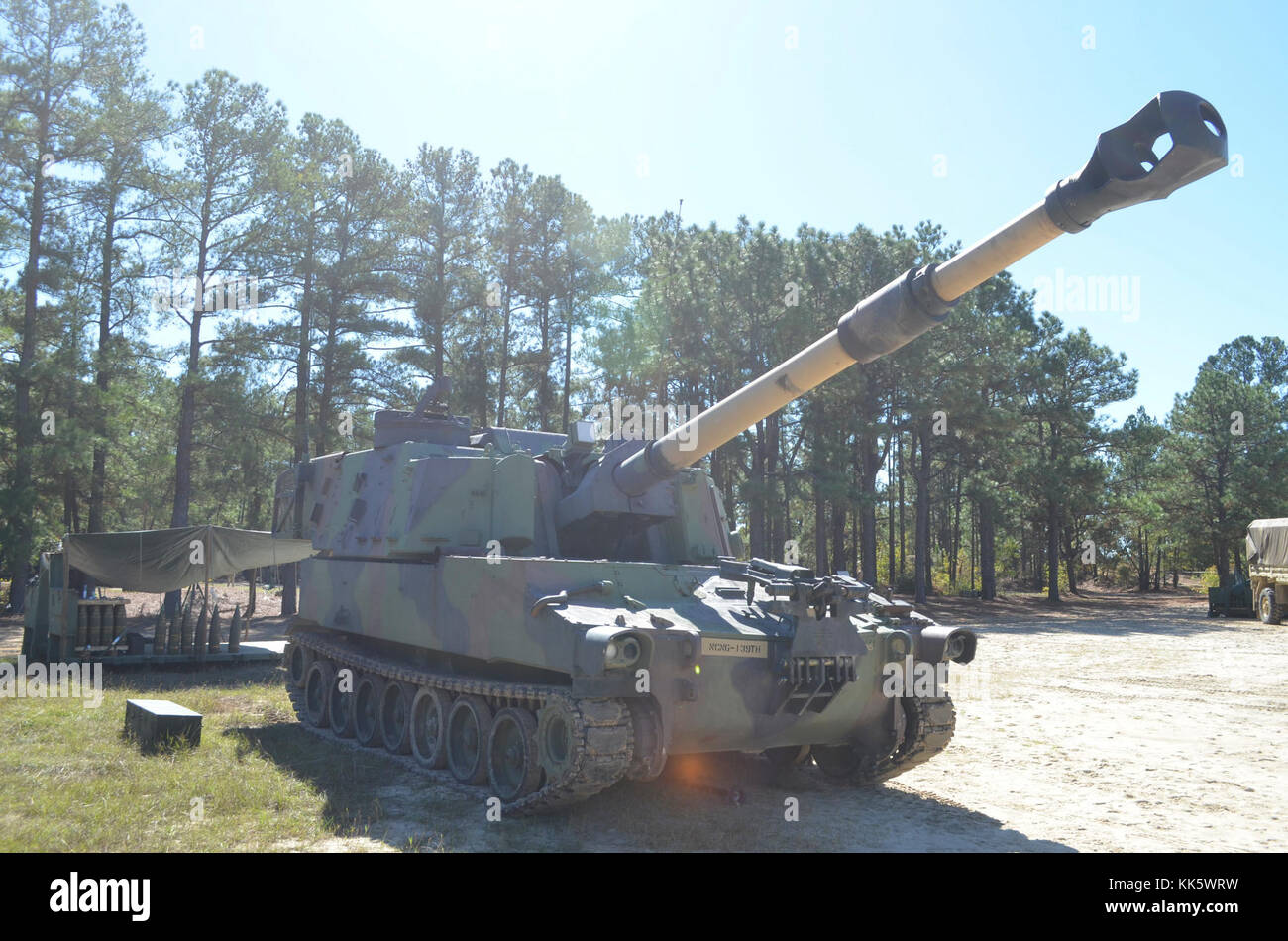 Self propelled howitzer m109 hi-res stock photography and images - Alamy
