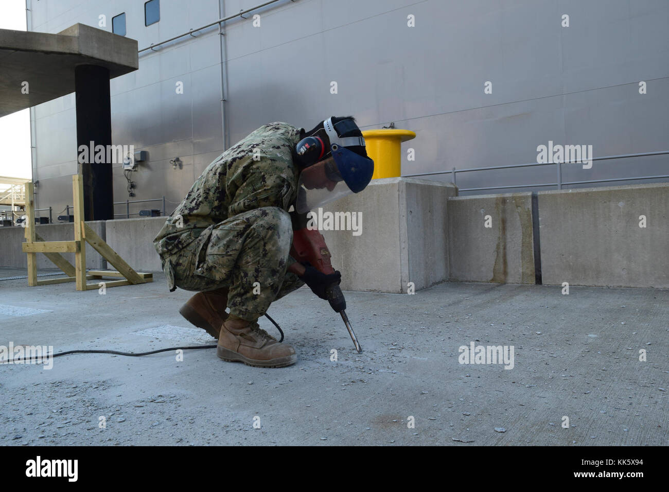 YOKOSUKA, Japan ( Nov. 06, 2017) Steelworker Constructionman Jesse ...
