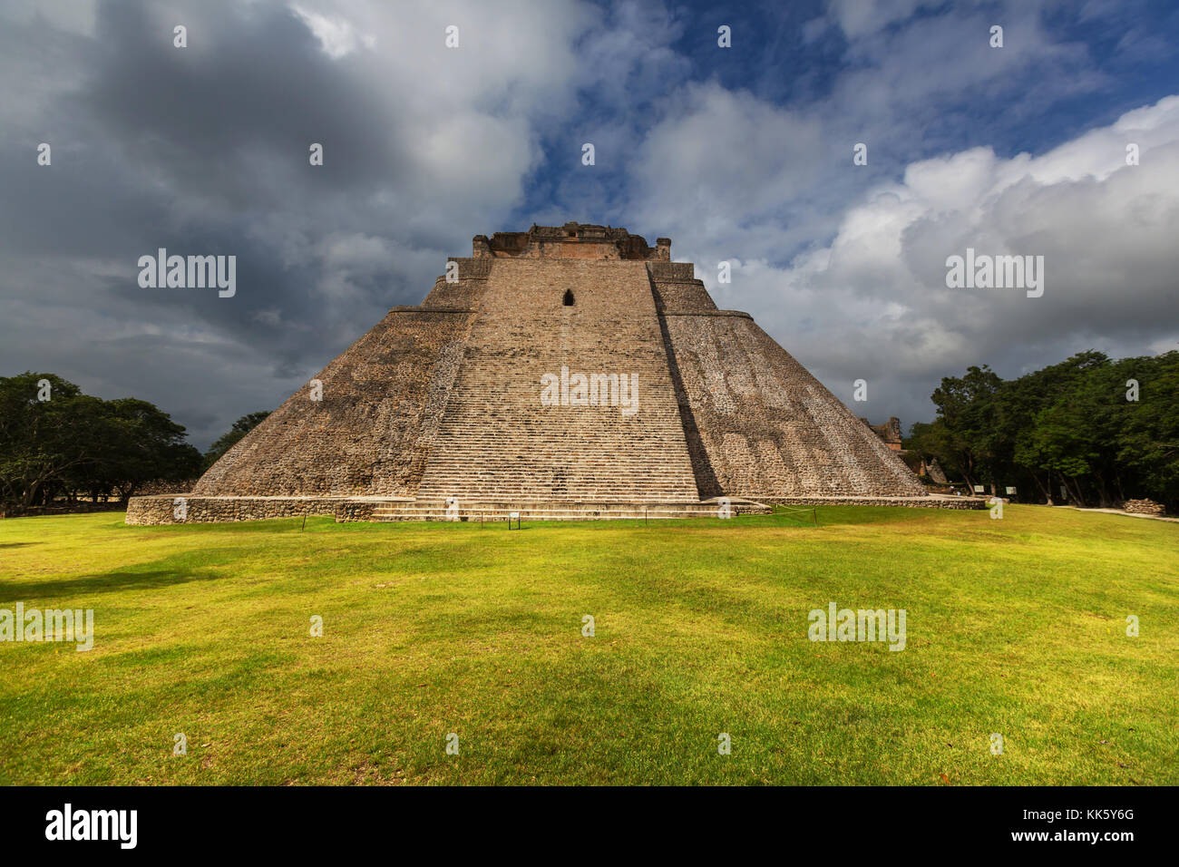 Mayan pyramid in Uxmal, Yucatan, Mexico Stock Photo - Alamy