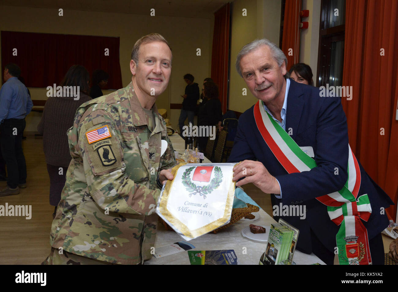 U S Army Garrison Italy Commander Stock Photos & U S Army Garrison ...