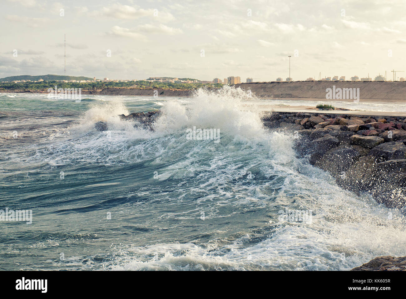 Dangerous shorebreak hi-res stock photography and images - Alamy