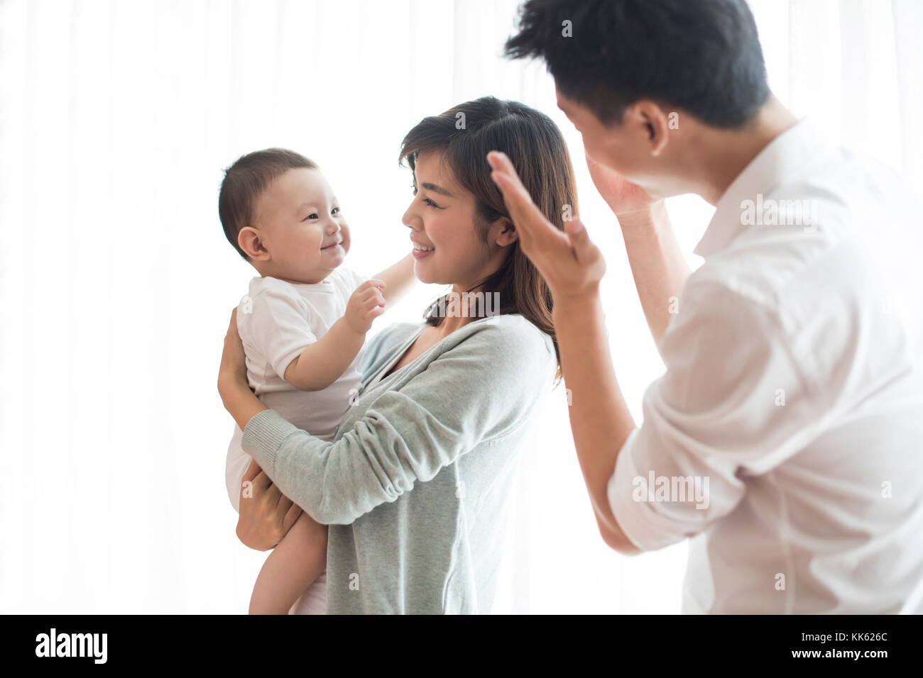 Happy young Chinese family Stock Photo - Alamy