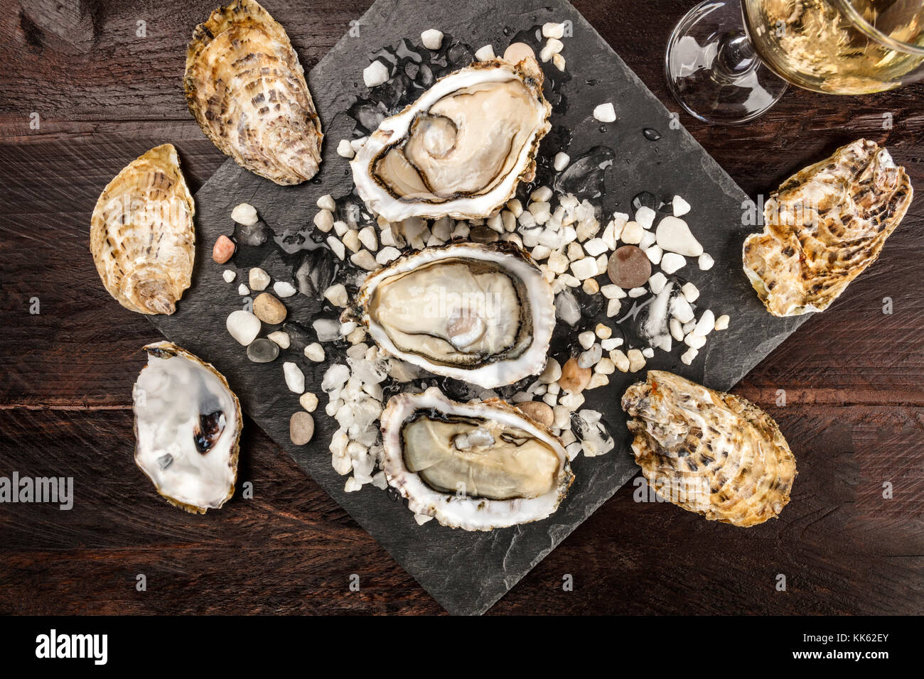 White wine oysters photo hi-res stock photography and images - Alamy
