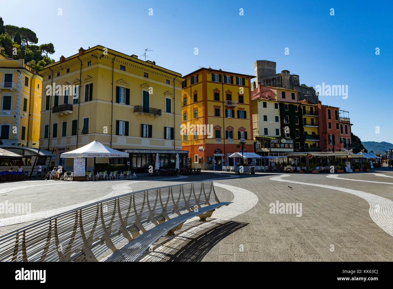 Italian 12th century castle hi-res stock photography and images - Alamy