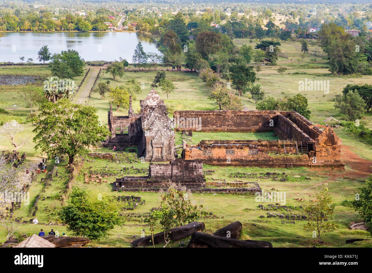 Worship pavilion ruins: South Palace, Nandi Pavilion and baray ...