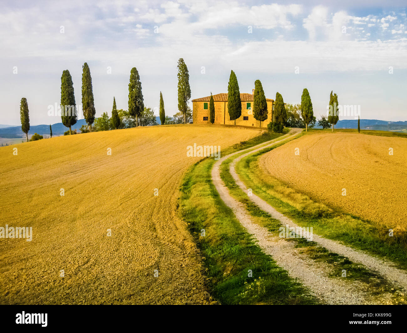 Typical farm in tuscan landscape, Italy Stock Photo - Alamy