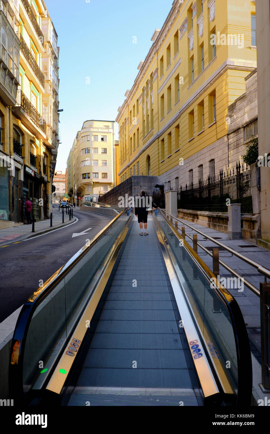 Travellator High Resolution Stock Photography and Images - Alamy