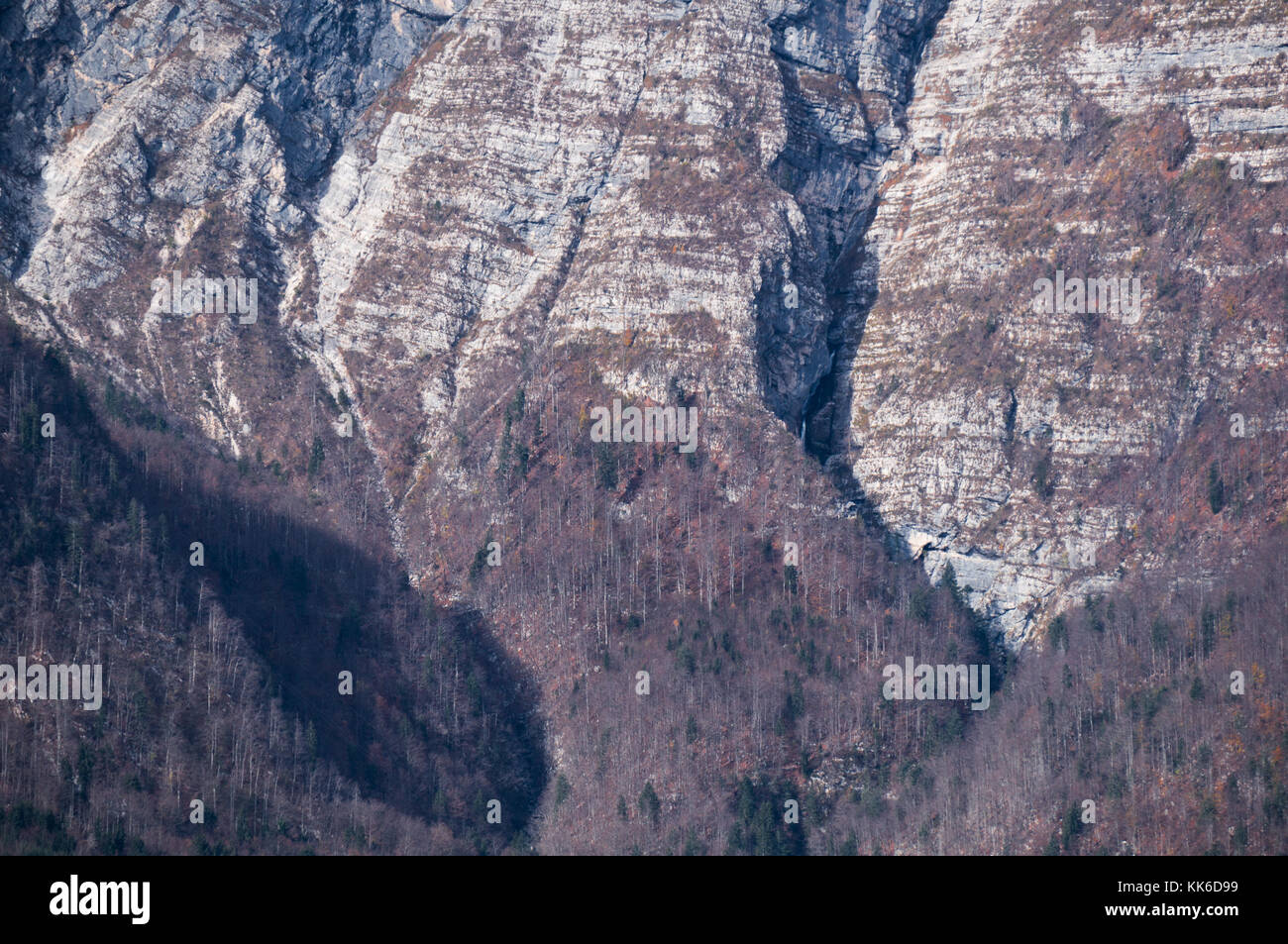 Layered cliff hi-res stock photography and images - Alamy