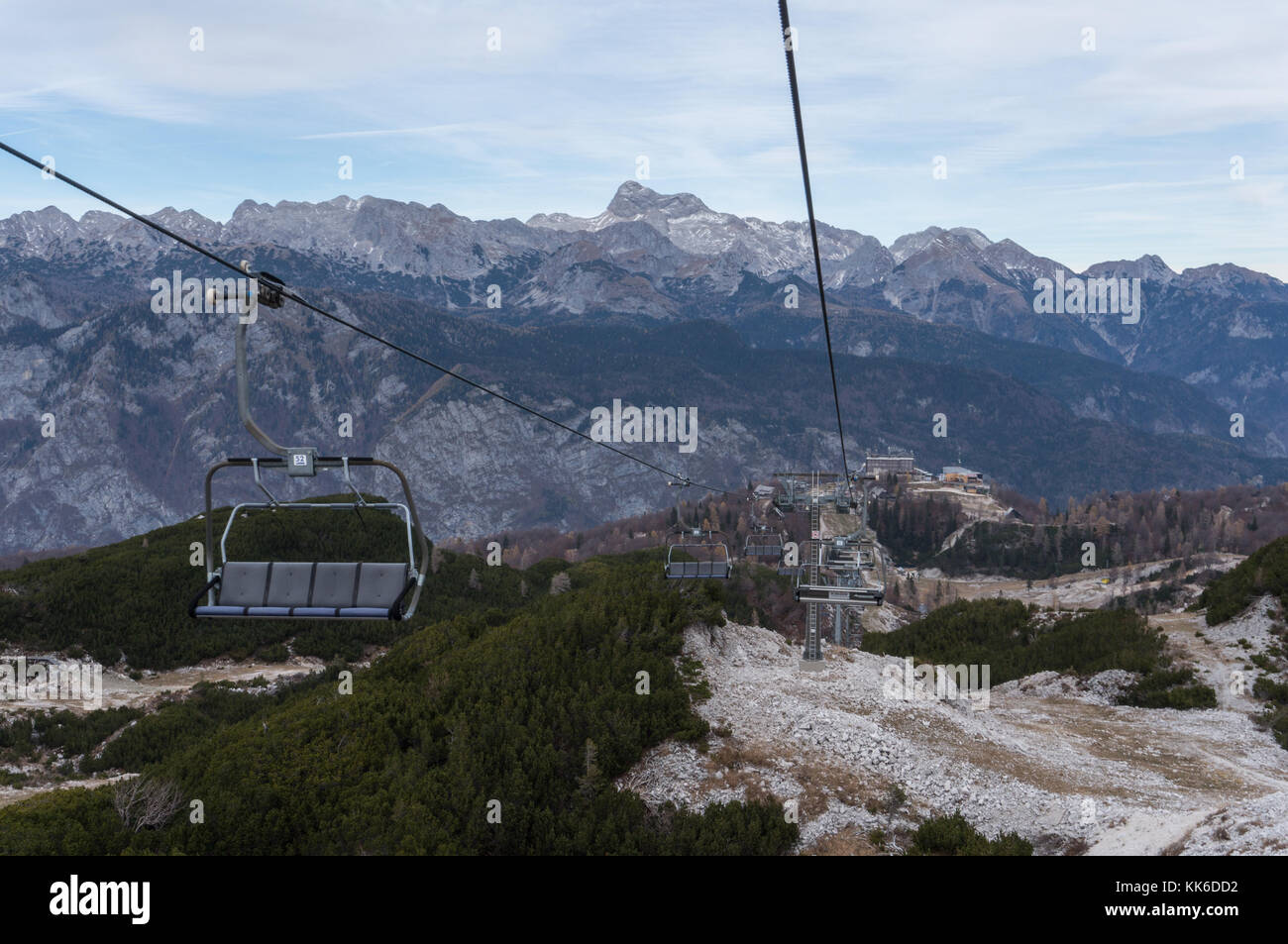 Sky lift at the famous Vogel ski resort in the Slovenian Alps Stock ...