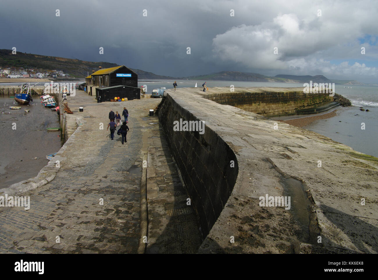 Lyme bay storm hi-res stock photography and images - Alamy