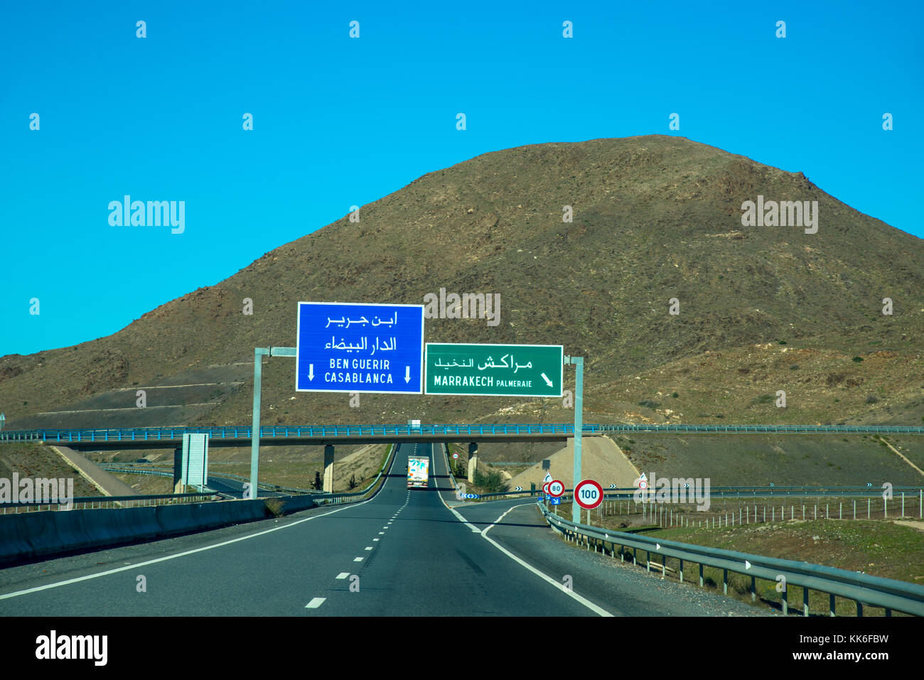 Road direction signs in arabic hi-res stock photography and images - Alamy