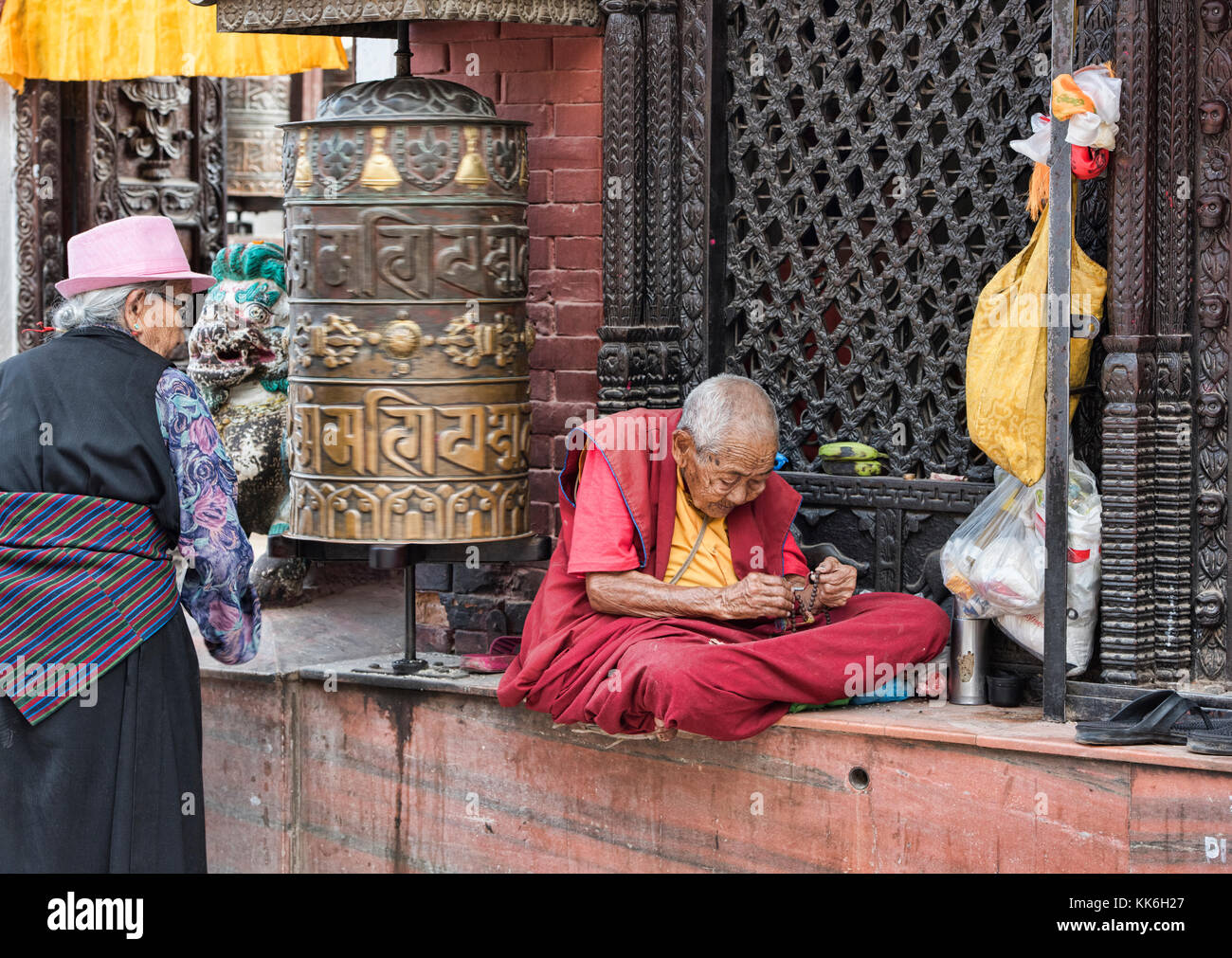 Tibetan monk with prayer beads, Boudhanath, Kathmandu, Nepal Stock ...