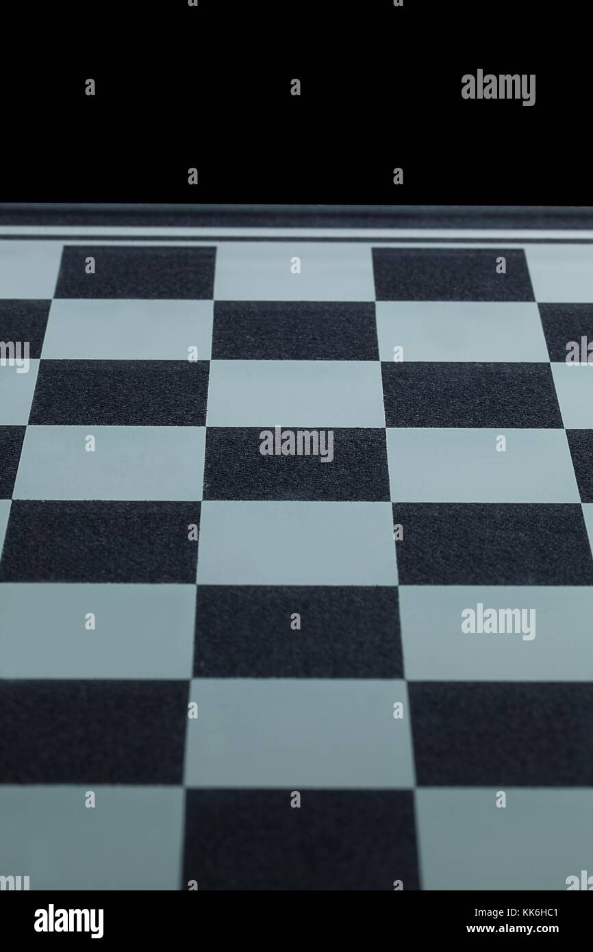 Empty chess board hi-res stock photography and images - Alamy