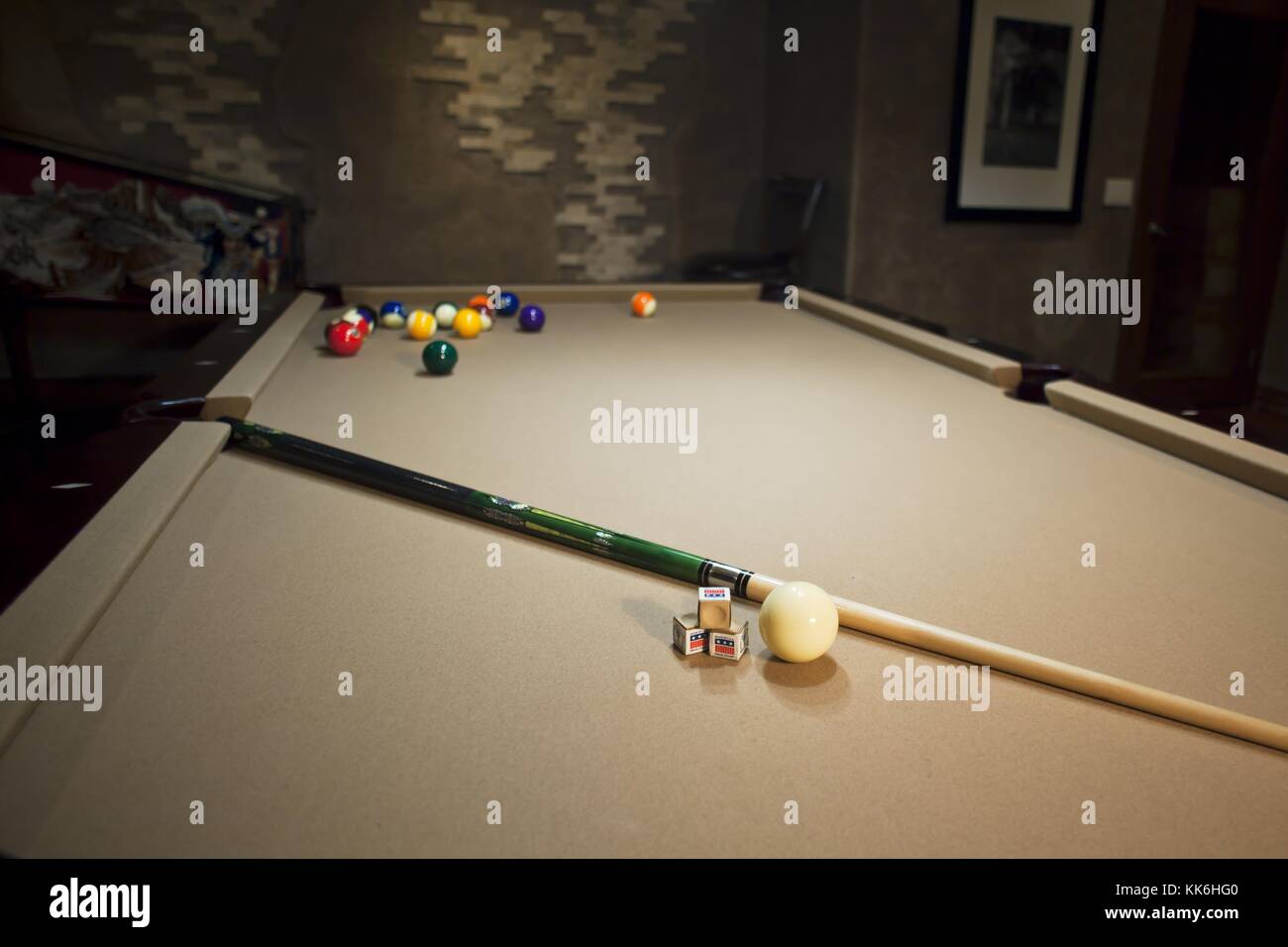 pool table with pool balls and stick Stock Photo - Alamy