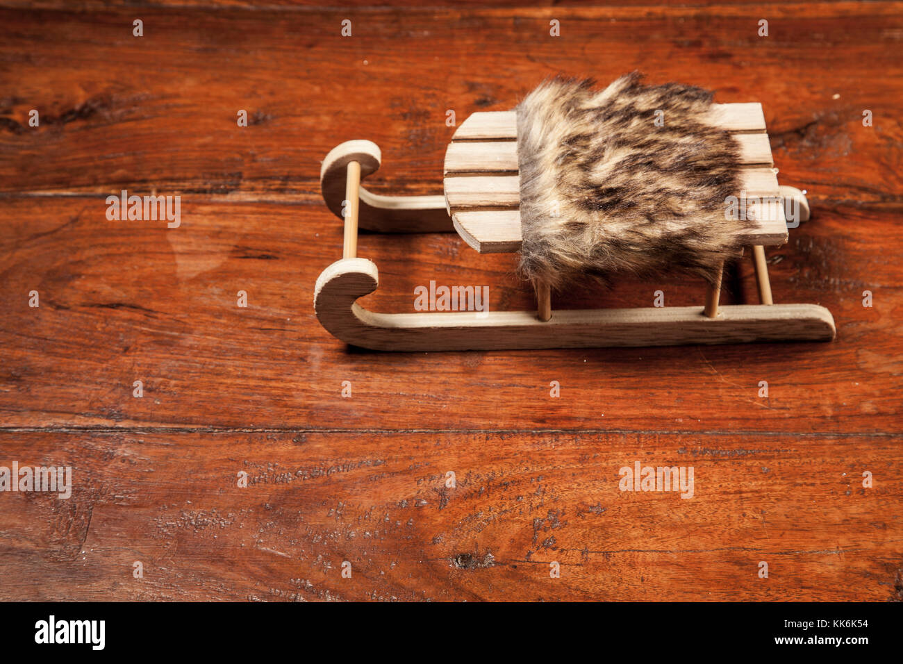 Empty box under tree hi-res stock photography and images - Alamy