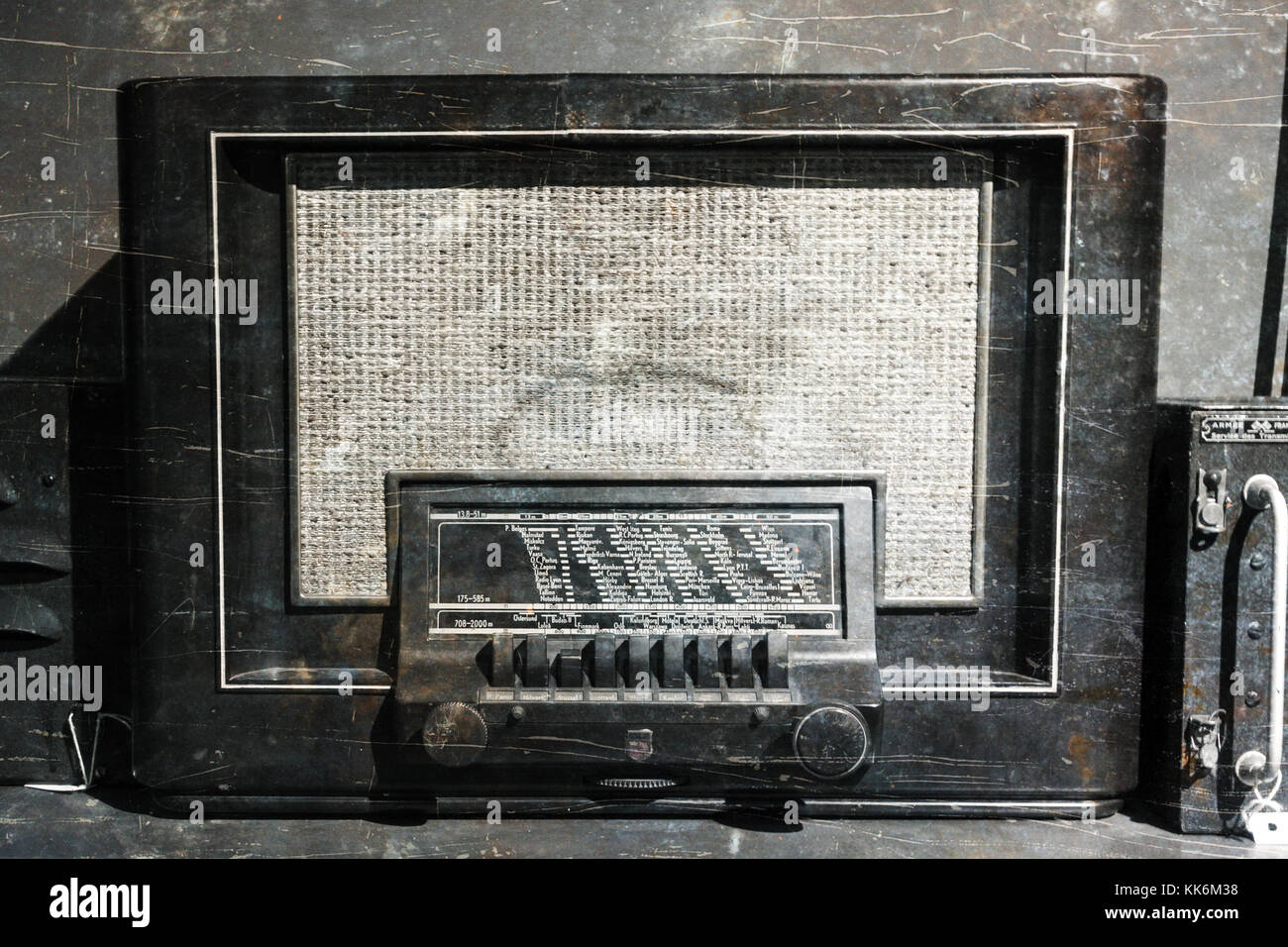 Ww2 radio listening hi-res stock photography and images - Alamy
