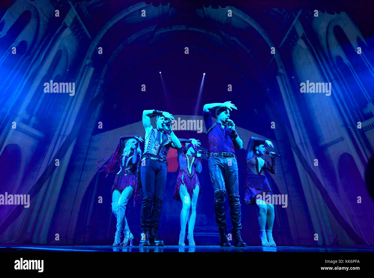 Steps performing at the O2 Arena in London Stock Photo - Alamy