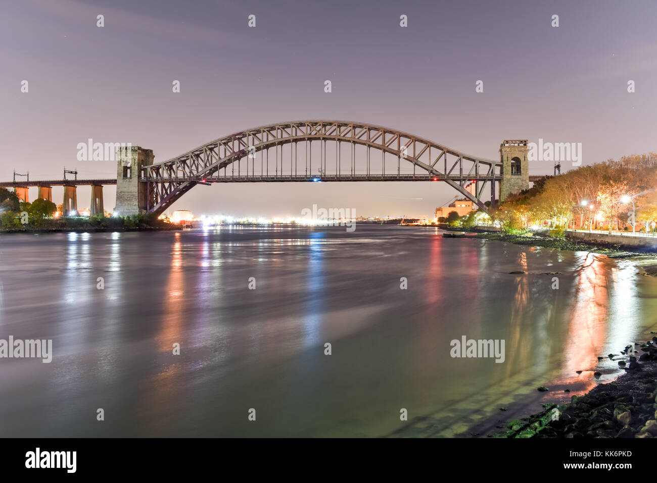 Hell Gate Bridge at night, in Astoria, Queens, New York Stock Photo - Alamy