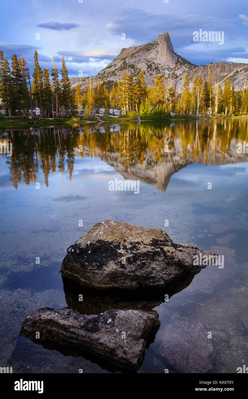 Mirror lake yosemite hike hi-res stock photography and images - Alamy