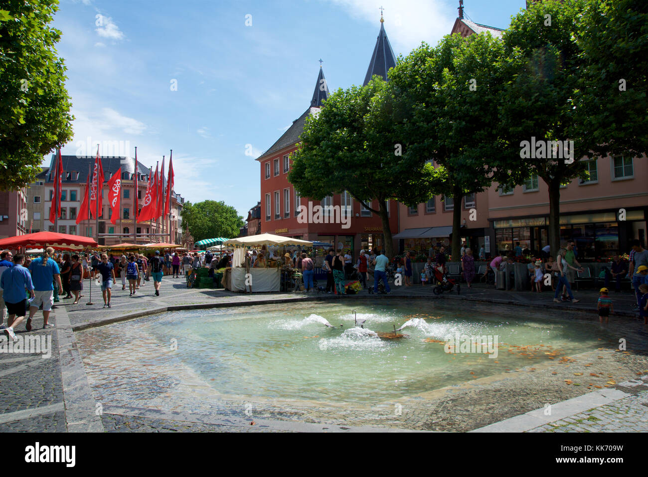 MAINZ, GERMANY - JUL 08th, 2017: people in market square, in the old ...