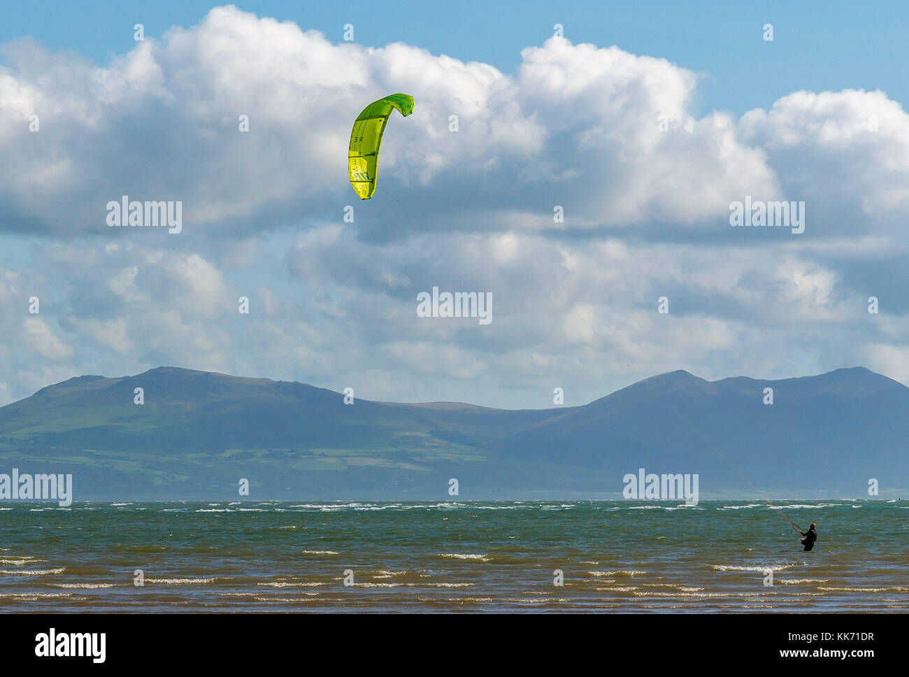 Kite Surfing at Newborough Beach, Llanfairpwllgwyngyll, Anglesey, Wales ...
