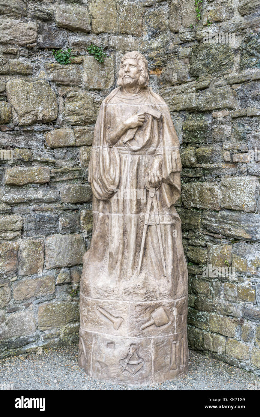 The Master Mason statue at Beaumaris Castle, Beaumaris, Anglesey, Wales ...