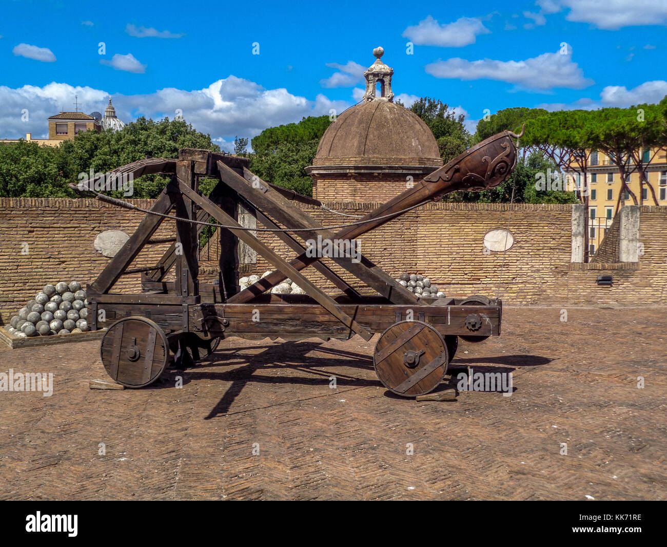 Catapult roman hi-res stock photography and images - Alamy