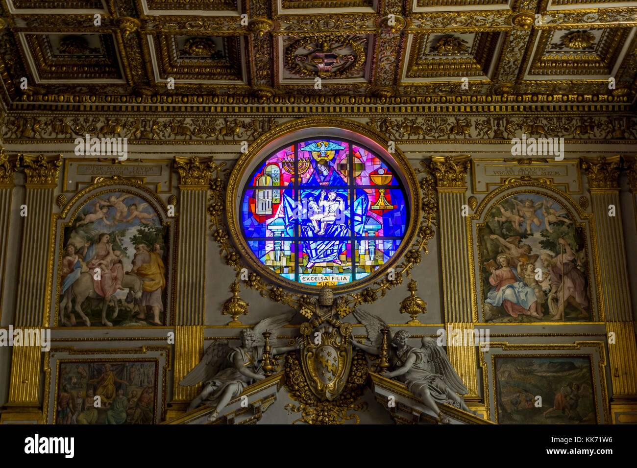 Ceiling And rose stained glass window of Basilica Di Santa Maria ...