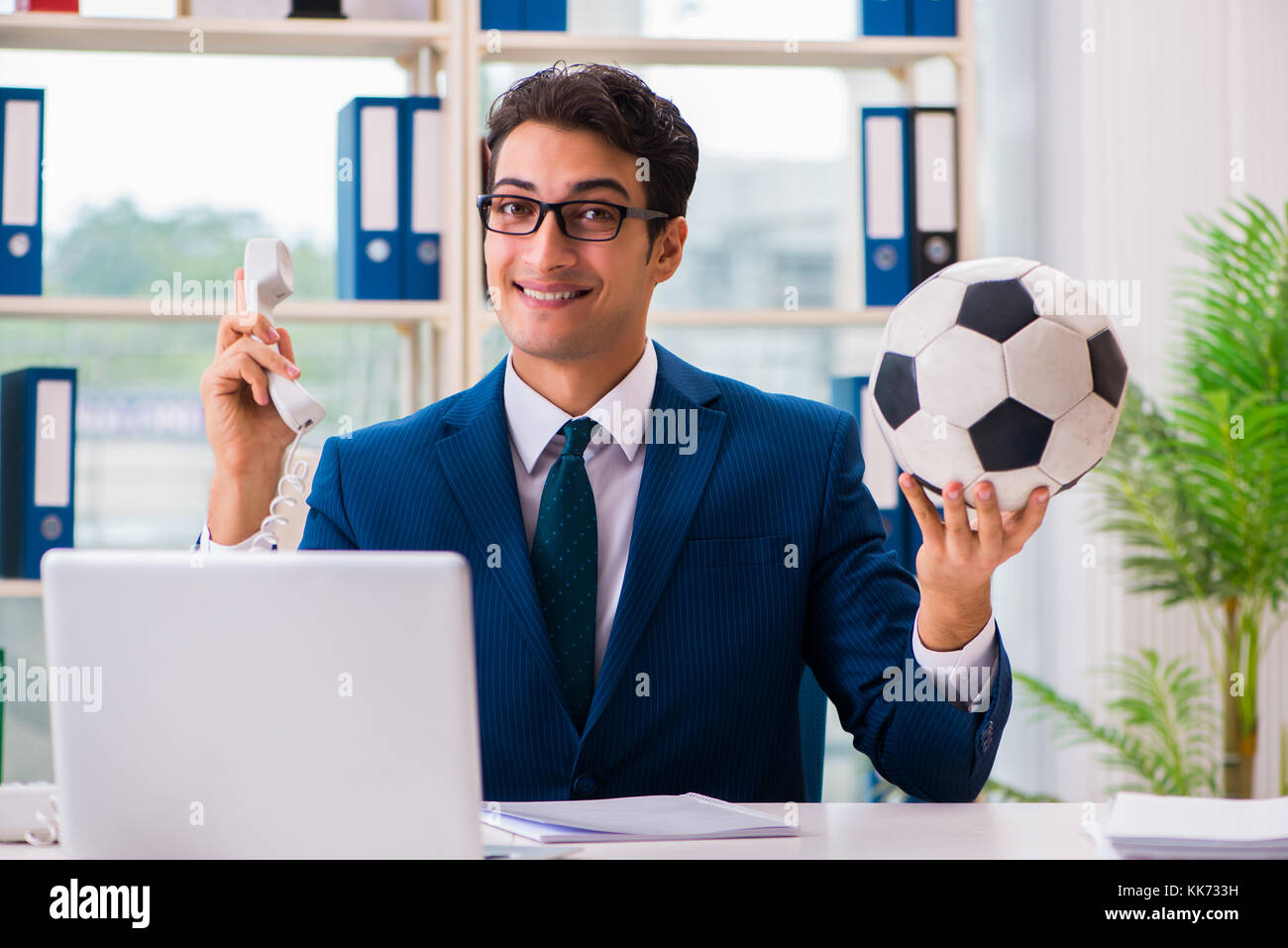 Footballer playing computer game hi-res stock photography and images ...