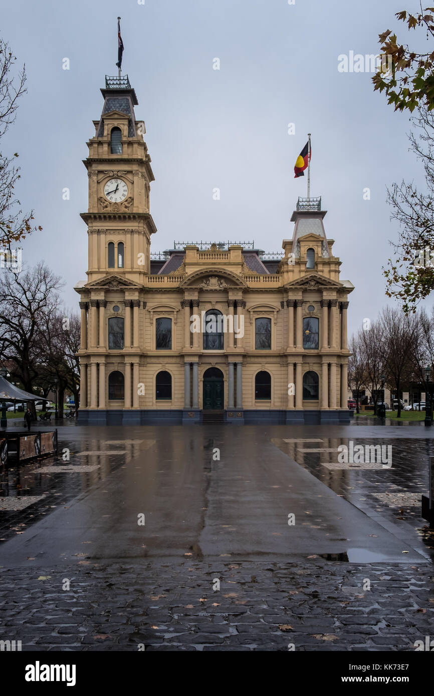 Bendigo Town Hall from Bull Street, Victoria, Australia Stock Photo - Alamy