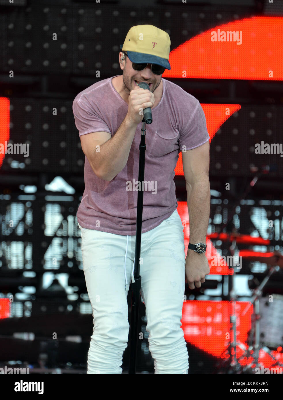 FORT LAUDERDALE, FL - APRIL 16: Sam Hunt performs onstage during ...