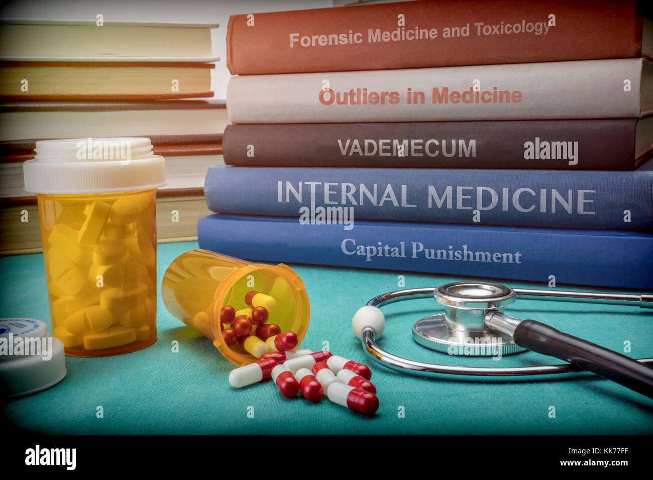 Medical reading books hi-res stock photography and images - Alamy