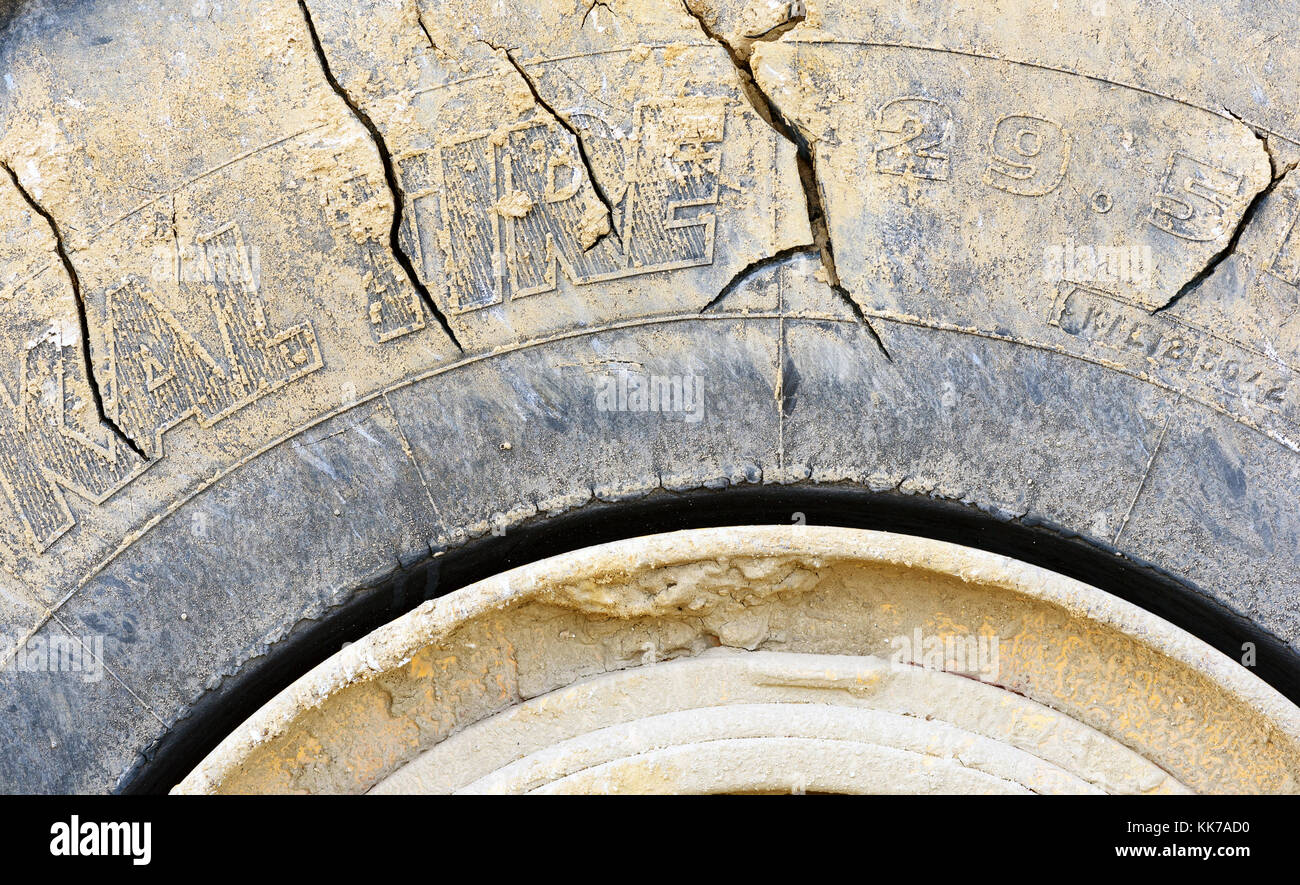 Earthmover tyre hi-res stock photography and images - Alamy