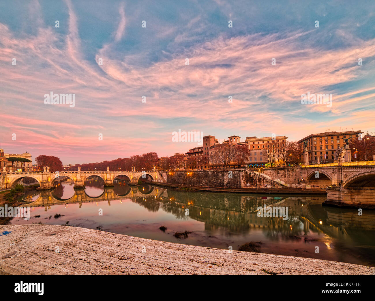 Bridges of rome hi-res stock photography and images - Alamy