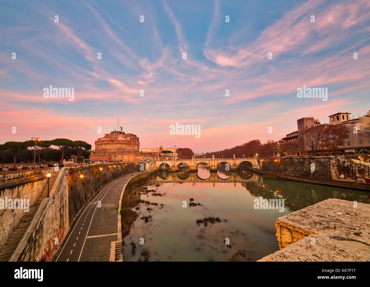 Bridges of rome hi-res stock photography and images - Alamy