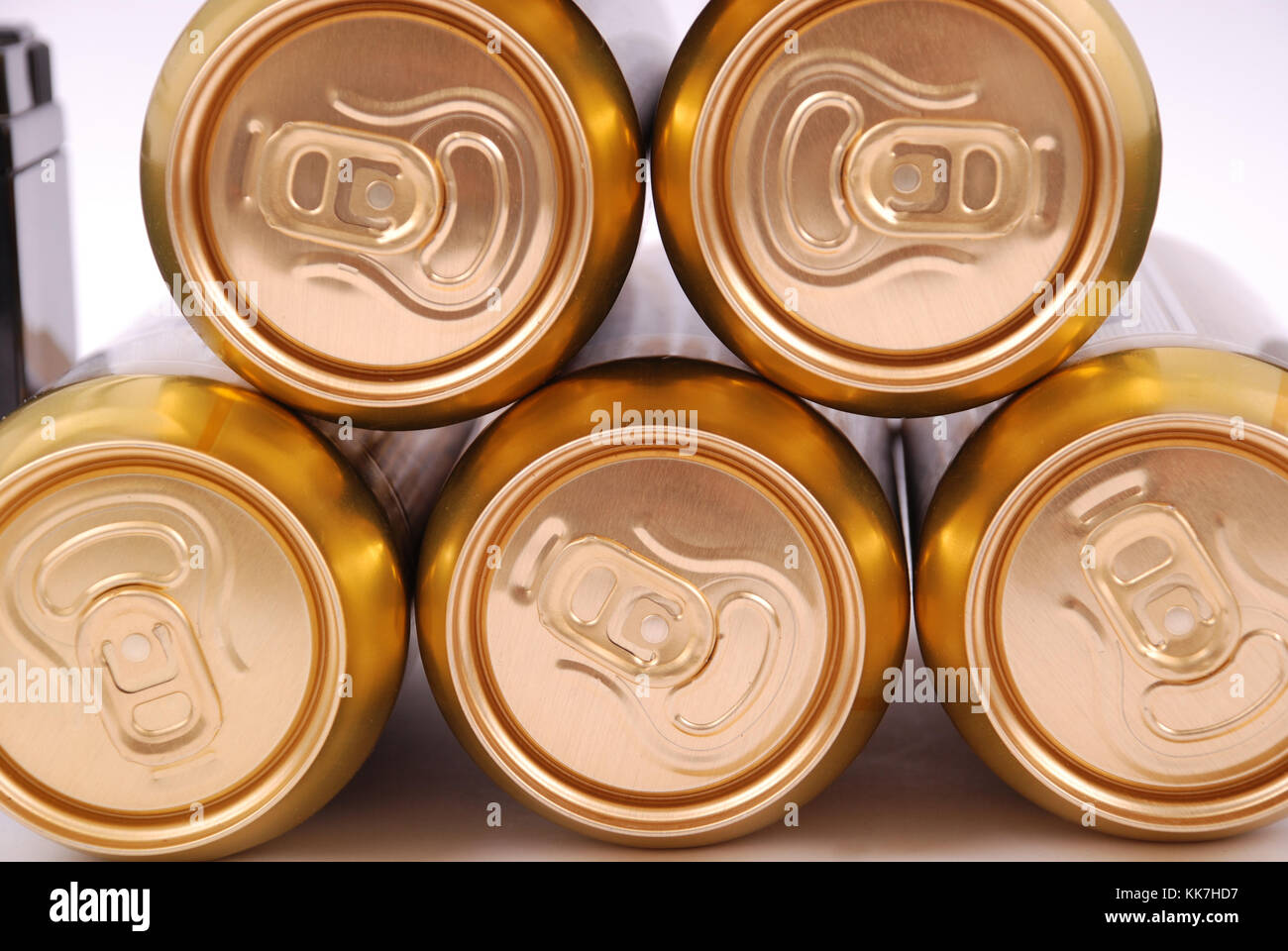 Metal beer cans background. Mass production background Stock Photo - Alamy