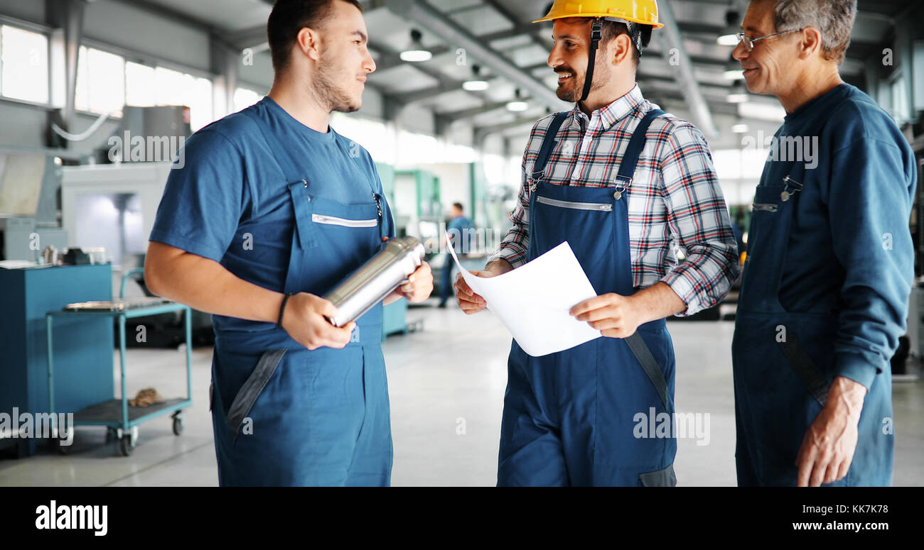 Factory supervisor talking hi-res stock photography and images - Alamy