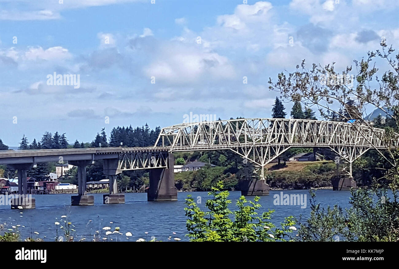 Originally built in 1938, the Julia Butler Hansen Bridge (Puget Island ...