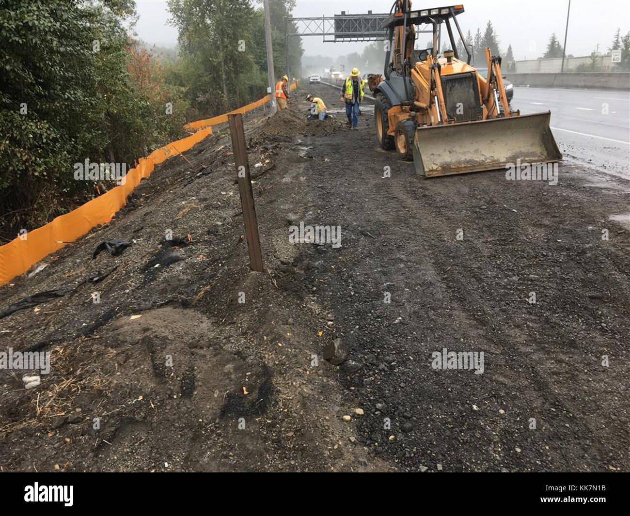 Crews install wiring on northbound SR 167 in the widening work zone on ...