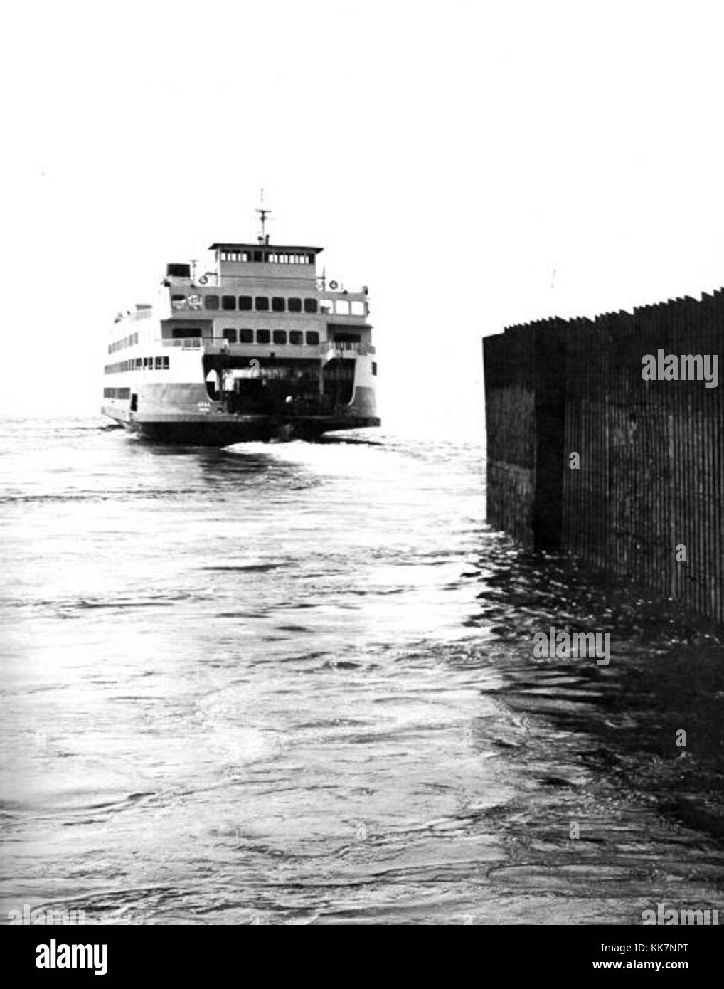 MV Hyak leaves dock 31859386563 o Stock Photo - Alamy