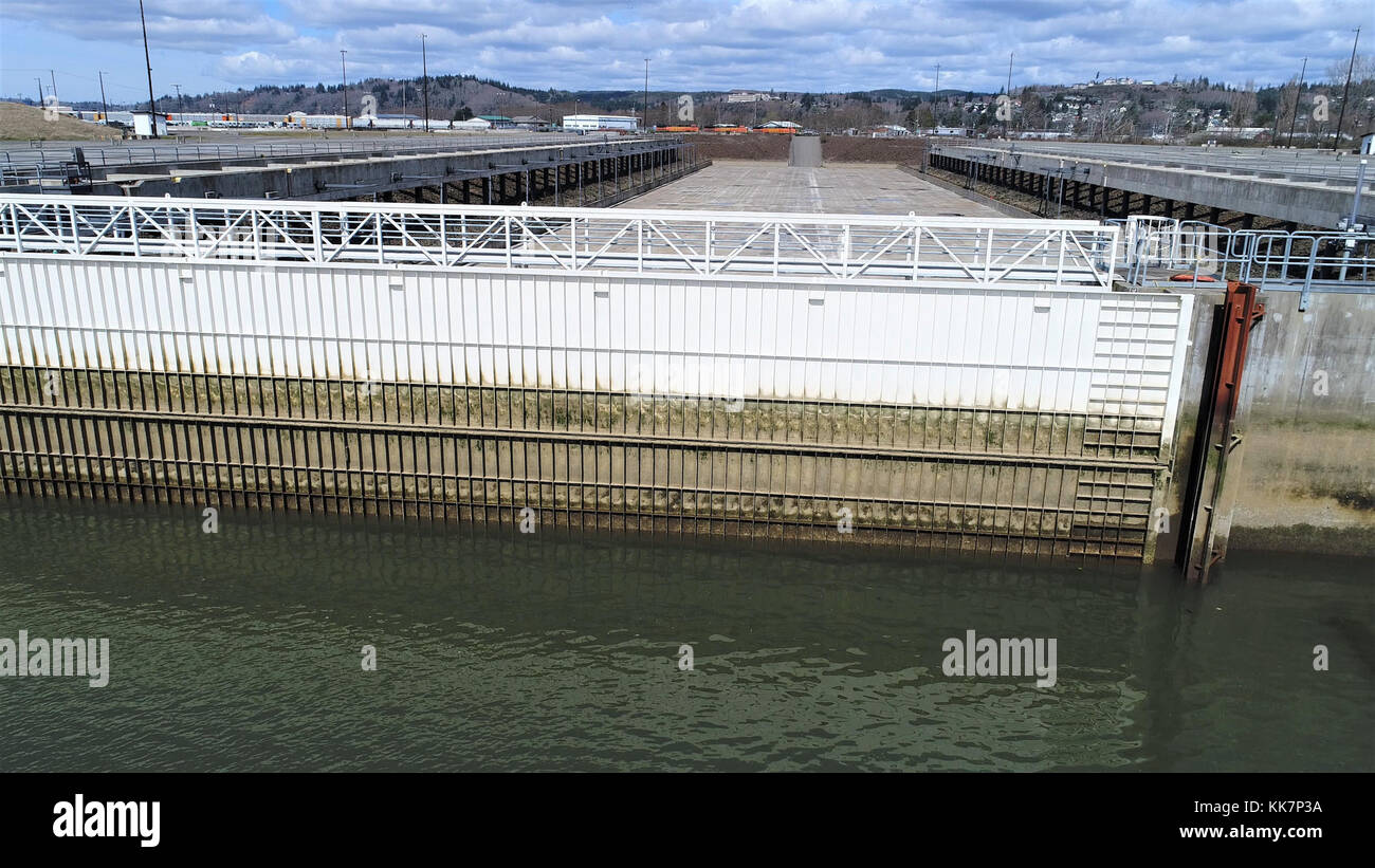 The Aberdeen marine casting basin gate is 3 pieces and weighs 150 tons ...