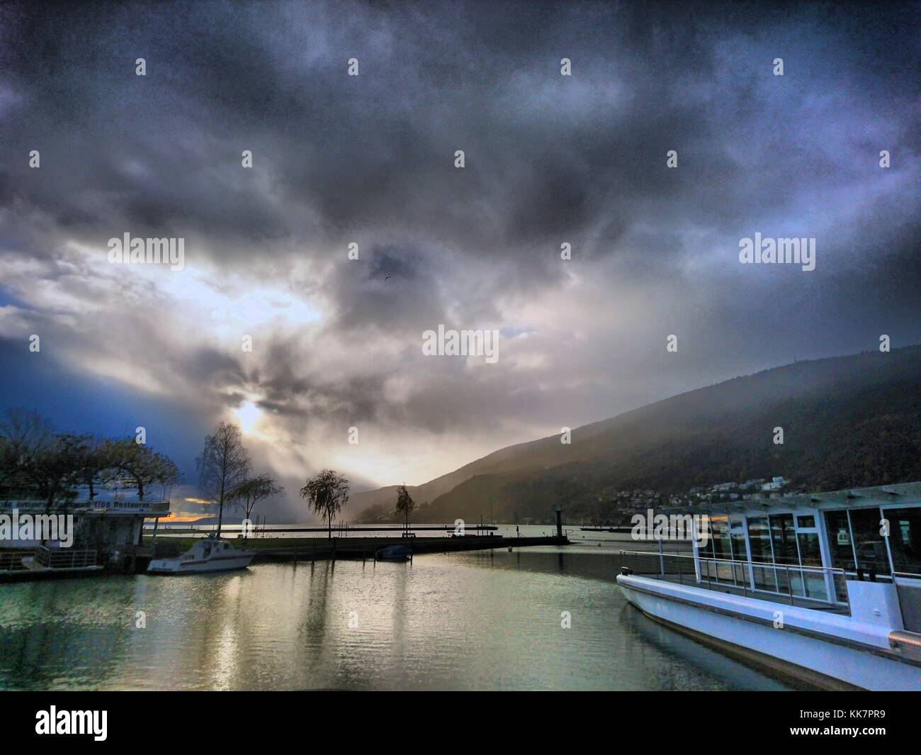 Epic lake hi-res stock photography and images - Alamy