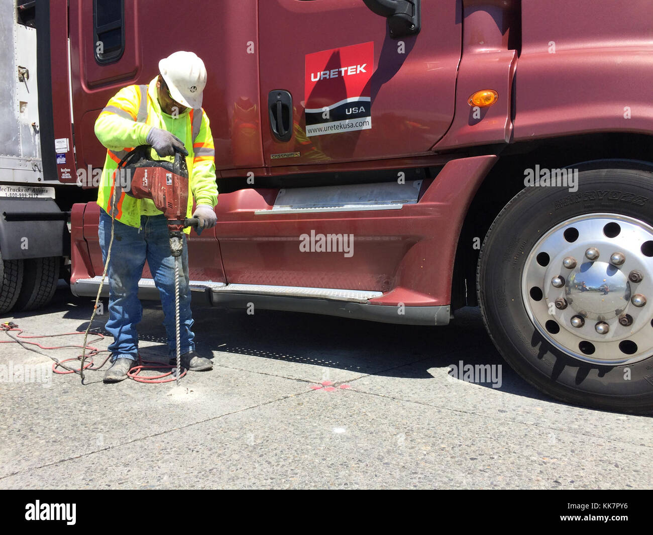 WSDOT contractor crews from URETEK USA work with WSDOT maintenance to ...
