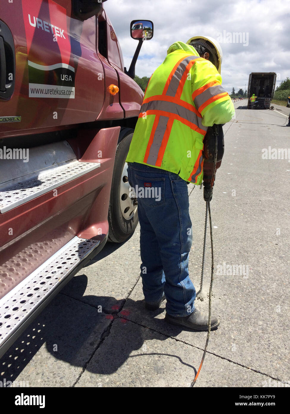 WSDOT contractor crews from URETEK USA work with WSDOT maintenance to ...