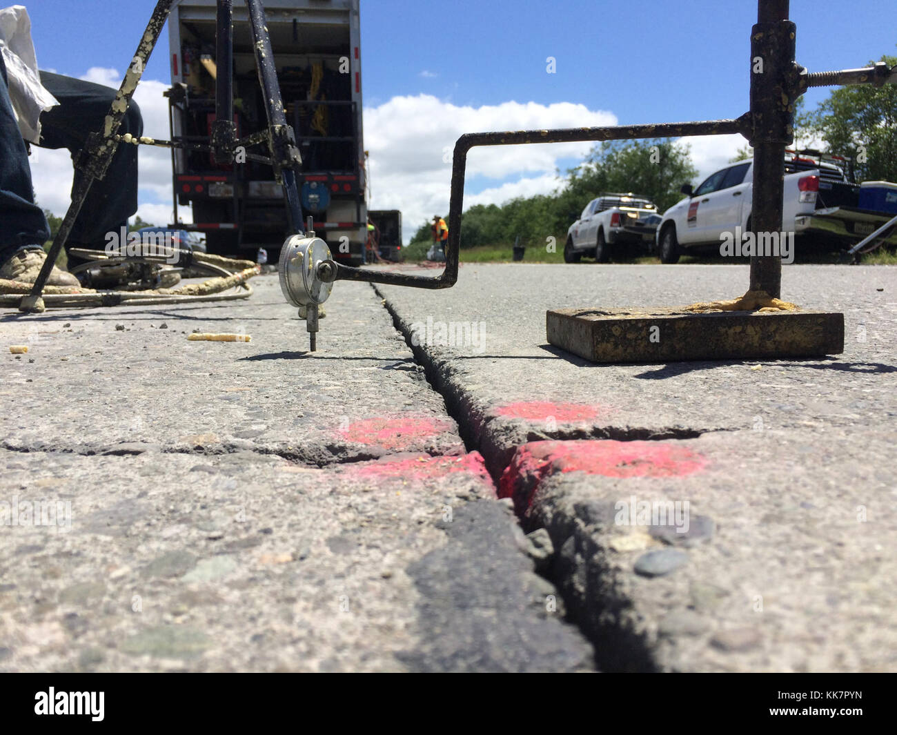 WSDOT contractor crews from URETEK USA work with WSDOT maintenance to ...