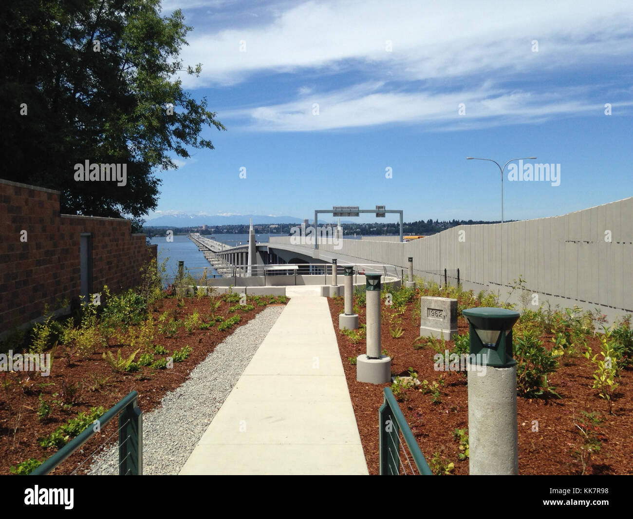 Sr 520 bridge replacement and hov program hi-res stock photography and ...