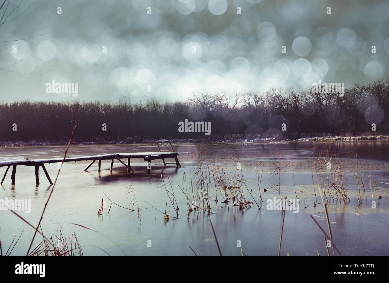 winter lake Stock Photo - Alamy